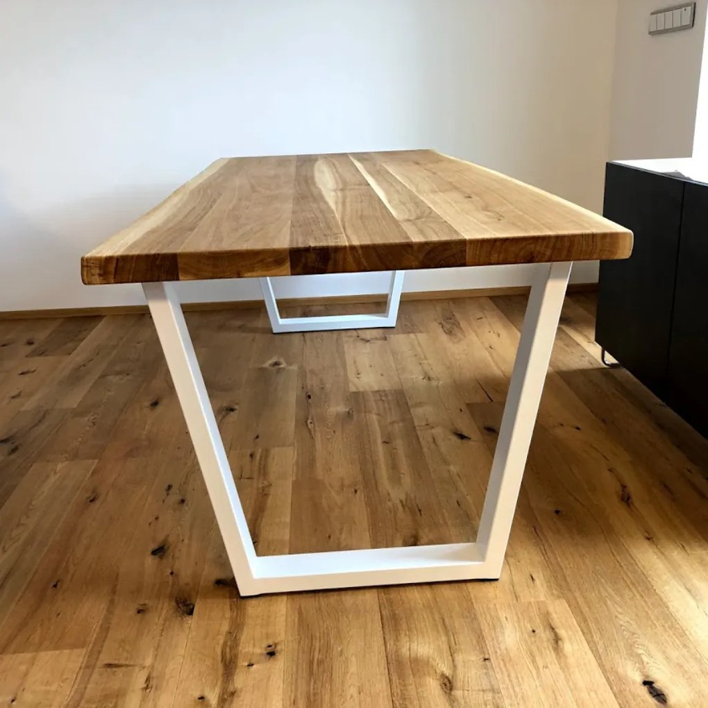 KULHÁNEK Designový stůl s rustikální hranou a zkosenou podnoží Velikost desky: 190x80 cm, Odstín podnože: antracit - RAL 7016
