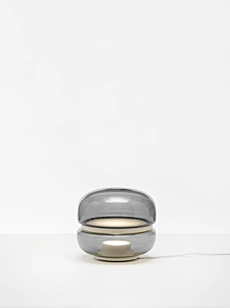 Designová stolní lampa Brokis Macaron S, PC1038 Barva skla: Amber - transparentní sklo, Základna: Onyx bílý (CSFB1535), Disk: Onyx medový (CSOP1533)