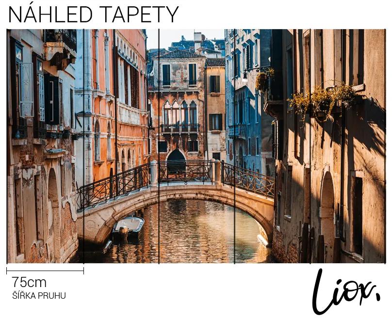 Liox Tapeta most v uličce Benátek