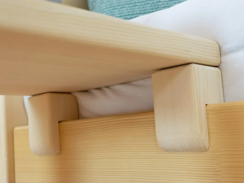 Benlemi Noční stolek k laťkovým postelím NANOC Zvolte barvu: Pastelově růžová, Zvolte variantu: Bez přídavných nohou navíc
