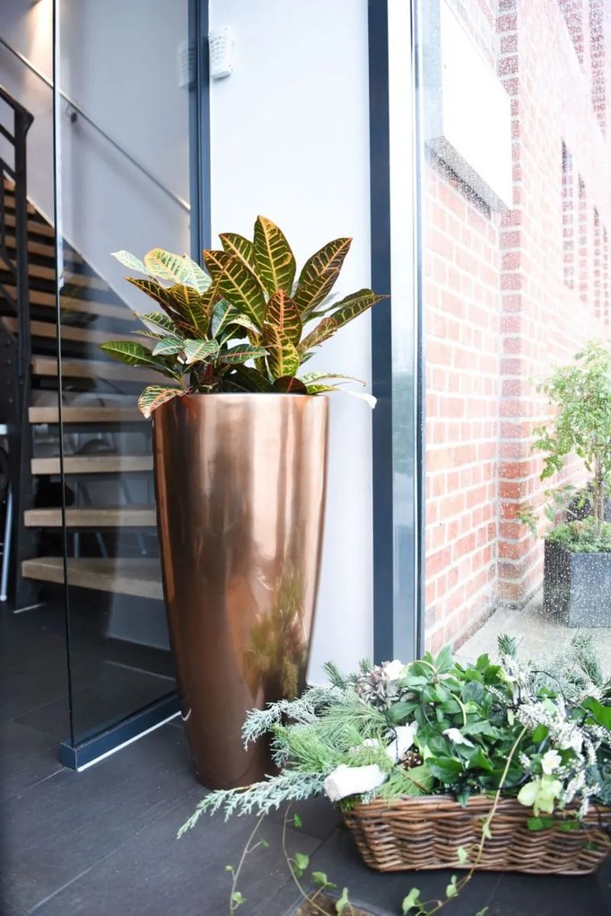 Exkluzivní květináč CITY, sklolaminát, výška 80 cm, růžovo-zlatá metalíza