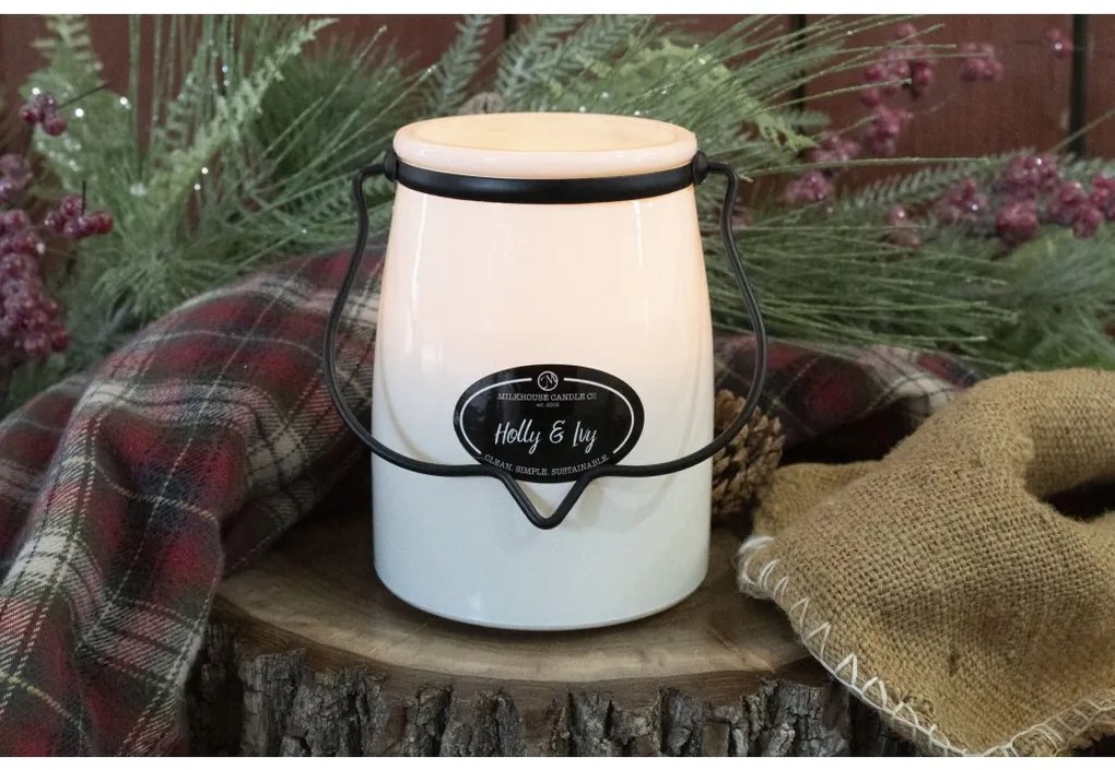 Milkhouse Candle svíčka Holly & Ivy, 624 g