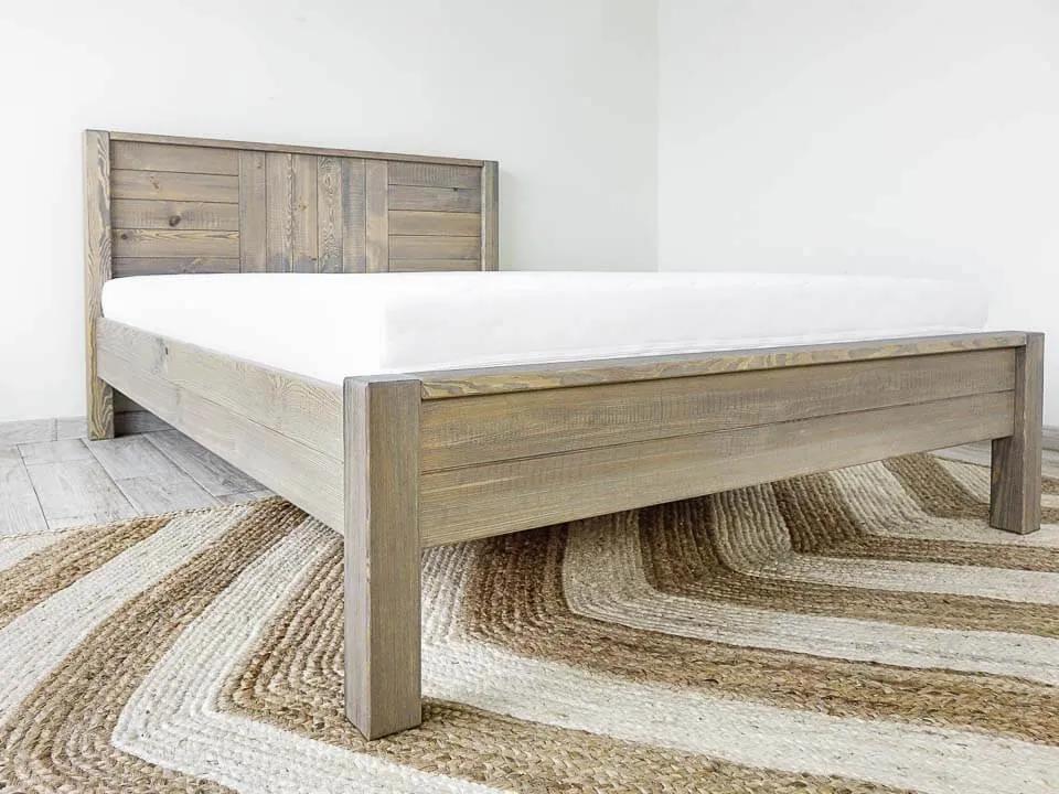 Masivní postel Tennessee 4 180 x 200 cm + matrace + rošt