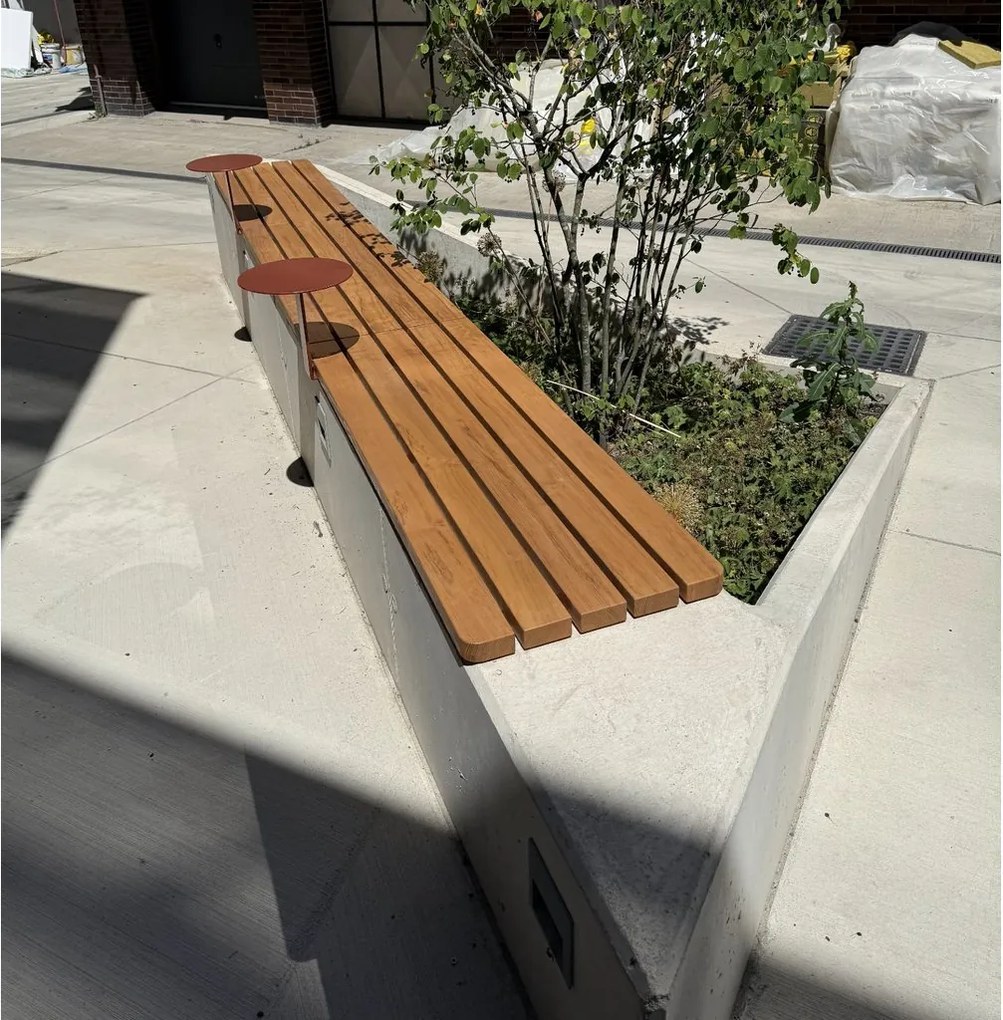 KULHÁNEK zahradní nábytek Sedák na gabion Odstín nátěru: individuální, Šířka sedáku na gabion / zídku: 60 cm, Délka sedáku na gabion / zídku: 170 cm