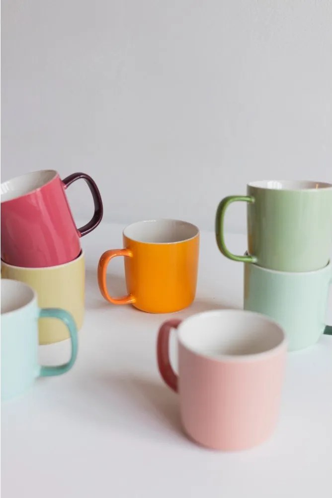 Zelený hrnek z kostního porcelánu 370 ml Mae – ONA