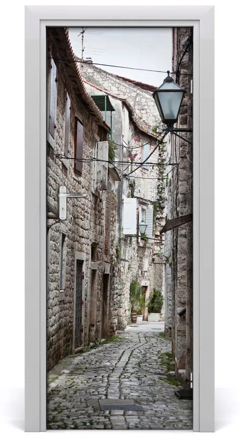 Fototapeta samolepící dveře ulička Chorvatsko 95x205 cm