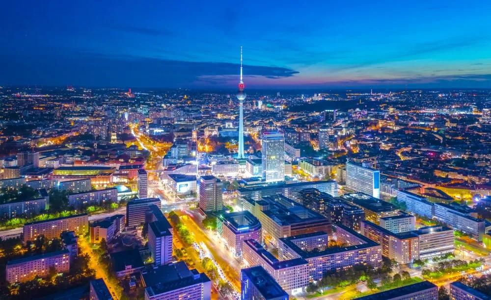 Fototapeta Pohled Na Berlín Z Ptačí Perspektivy V Noci Omyvatelný vlies 270x180