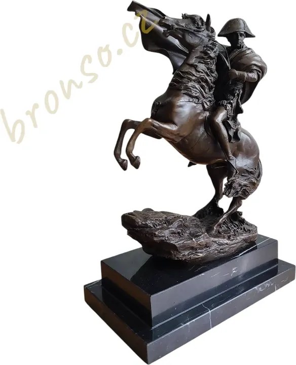 Napoleon na koni – bronzová socha, Napoleon překonávající Alpy