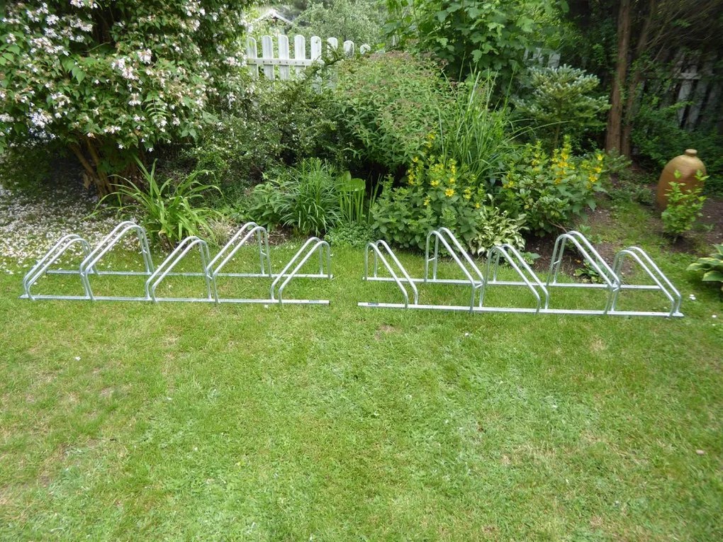 Stojan na kola trubkový s natočením KACERLE KS-350 Počet stání: pro 4 kola, Povrchová úprava: žárový zinek, Natočení stojanu: doleva