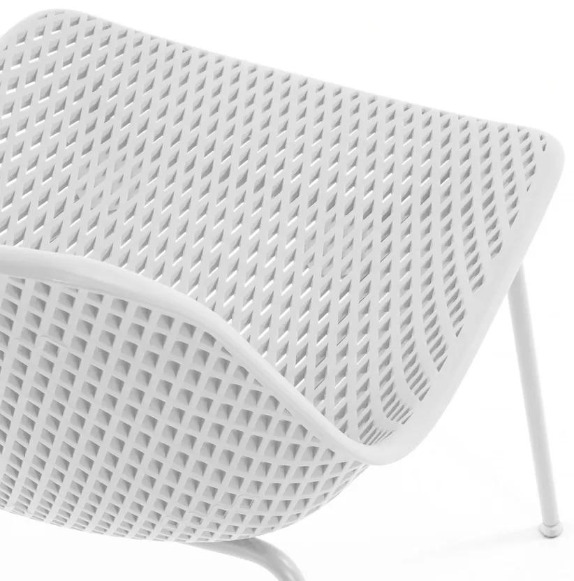 OnaDnes -20% Bílá plastová jídelní židle Kave Home Quinby