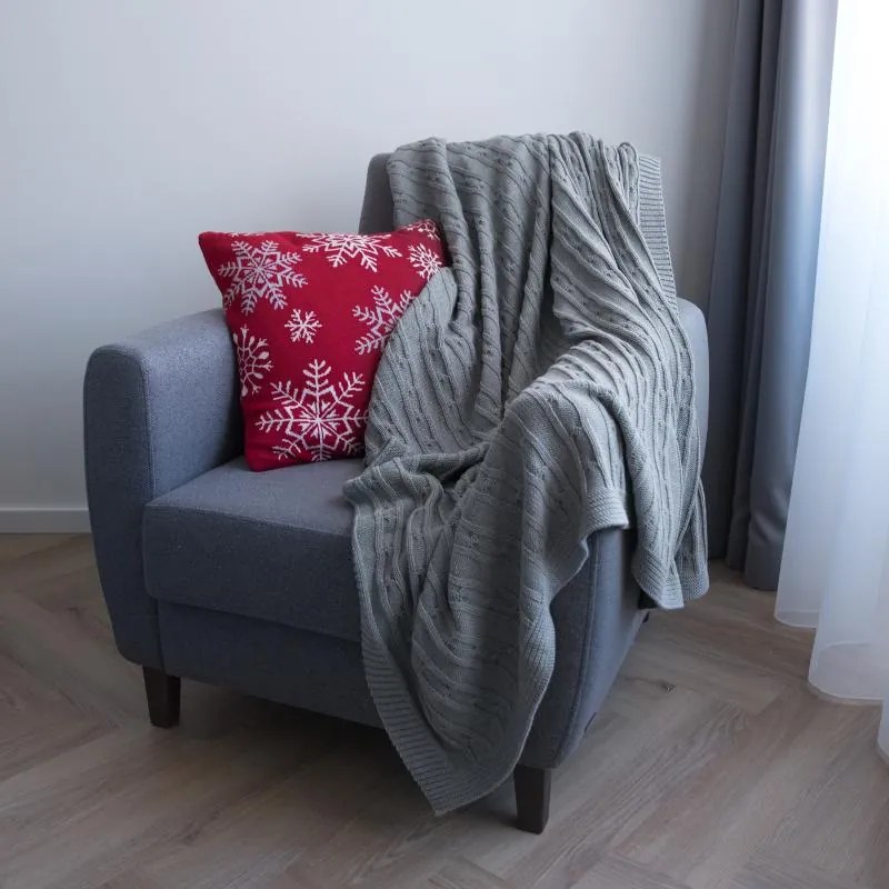 SCANquilt pletený povlak DESIGN velké vločky červenosmetanová 45 x 45 cm