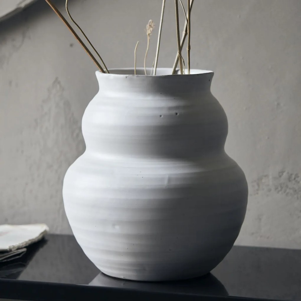 House Doctor Keramická váza Juno White 19 cm, bílá barva, keramika