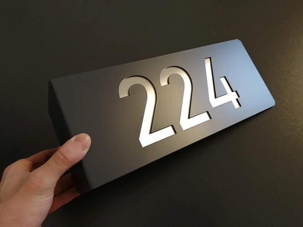 Domovní číslo tabulka lakovaná 7 Velikost: 10 x 24 x 7(ohyb) cm  (M), Odstín: RAL 9005 - černá, Ohyb: Na levé straně od čísla