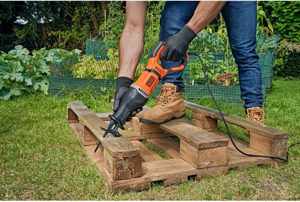 Mečová pila Black+Decker BES301K-QS, 750W