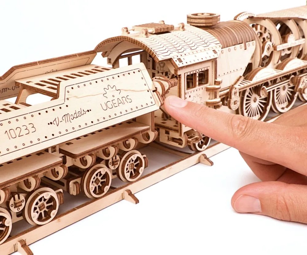 Ugears 3D dřevěné mechanické puzzle V-Express parní lokomotiva 4-6-2 s tendrem