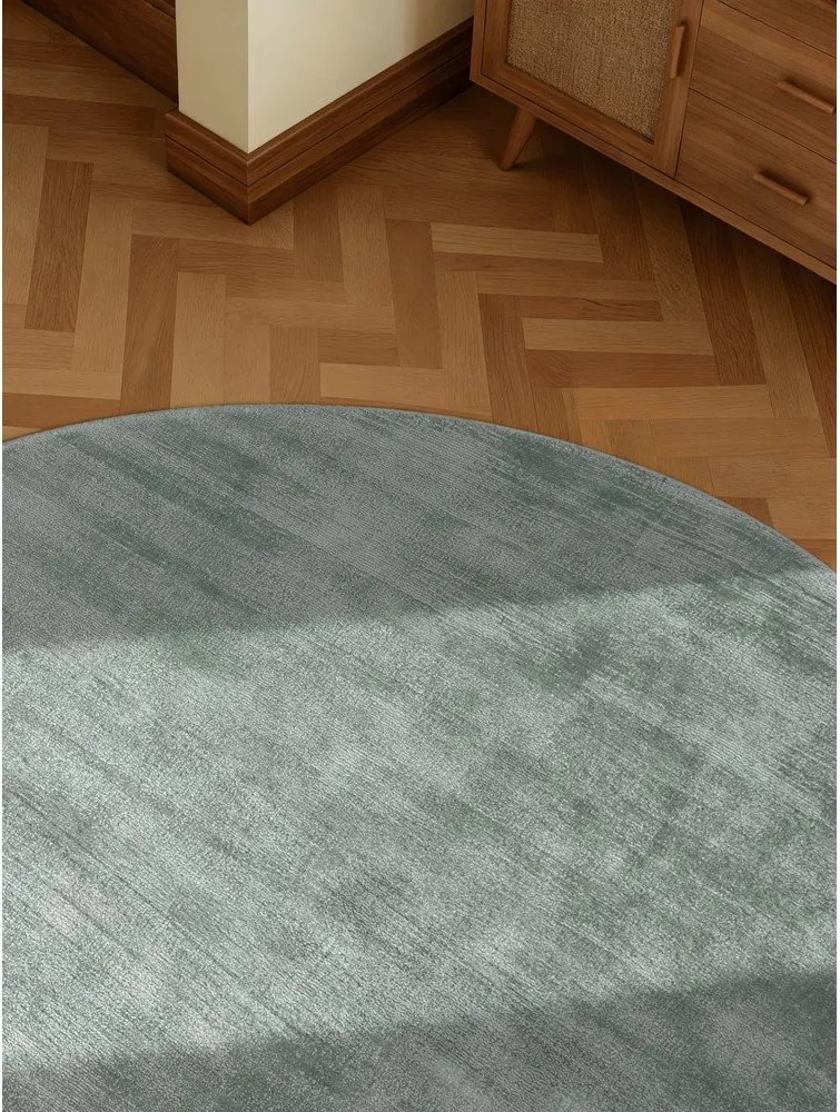 Světle modrý ručně tkaný kulatý koberec z viskózy ø 120 cm Noemi – Vikosa