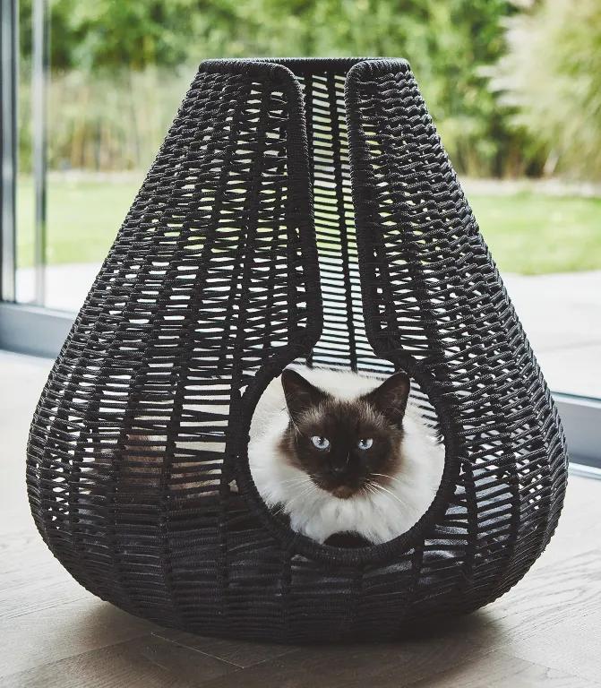 Ratanový pelíšek pro kočky MiaCara Perla černý 55,6 x 55,6 cm