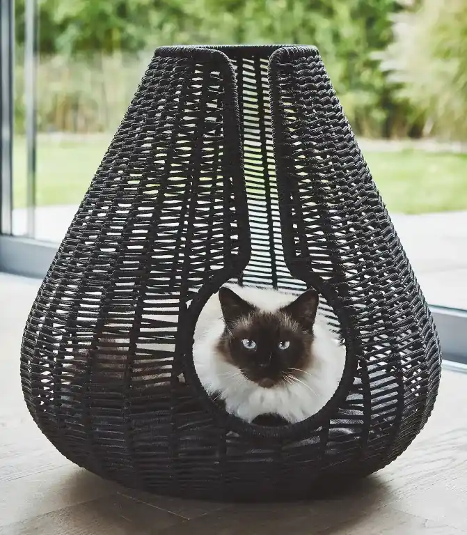Ratanový pelíšek pro kočky MiaCara Perla černý 55,6 x 55,6 cm | BIANO