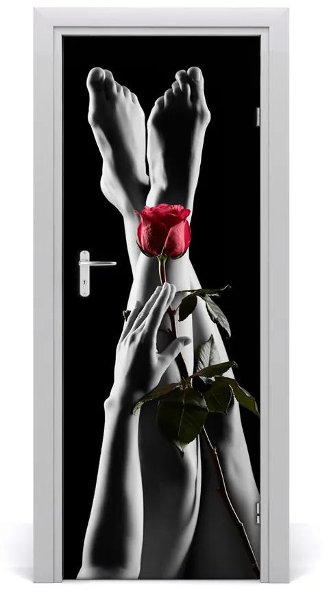 Fototapeta na dveře růže a stopy 95x205 cm