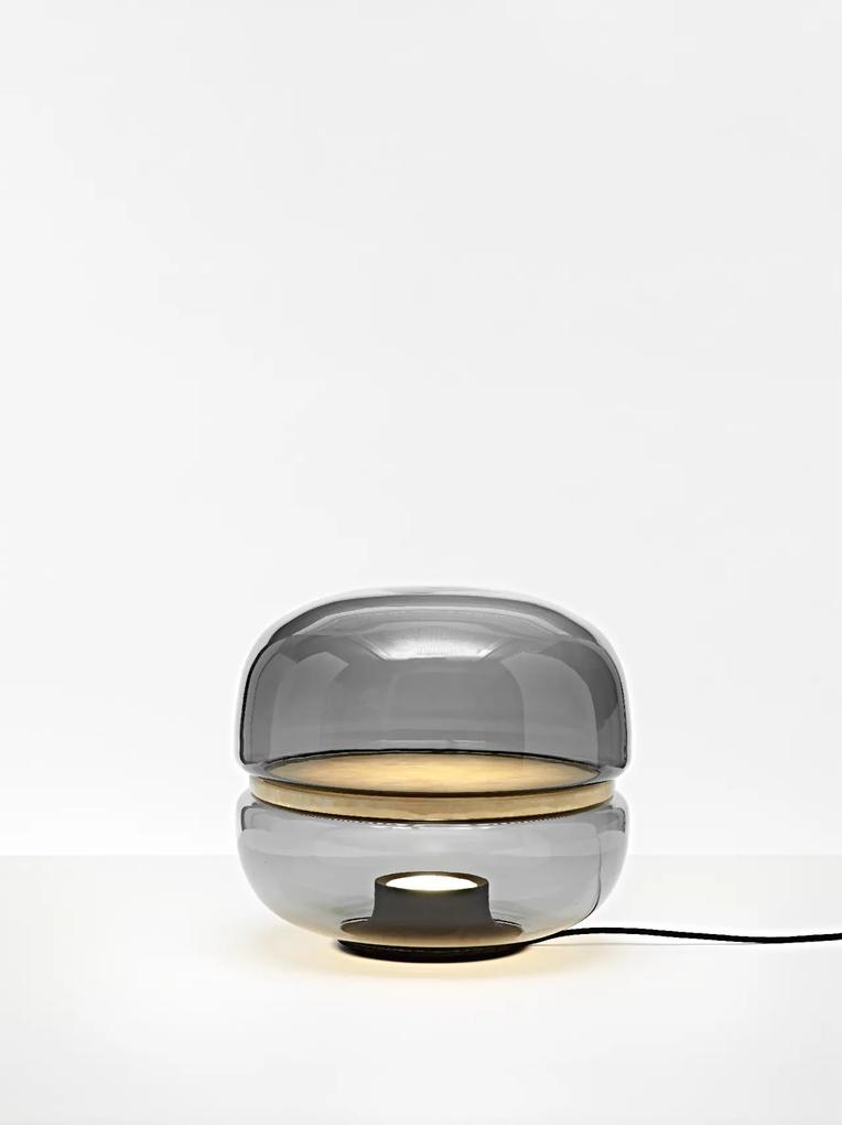 Designová stolní lampa Brokis Macaron M, PC1039 Barva skla: Šedá kouřová - transparentní sklo, Základna: Dub evropský - bíle mořený (CSFB1575), Disk: BROKISGLASS - triplex opál mat (CSOP1578)