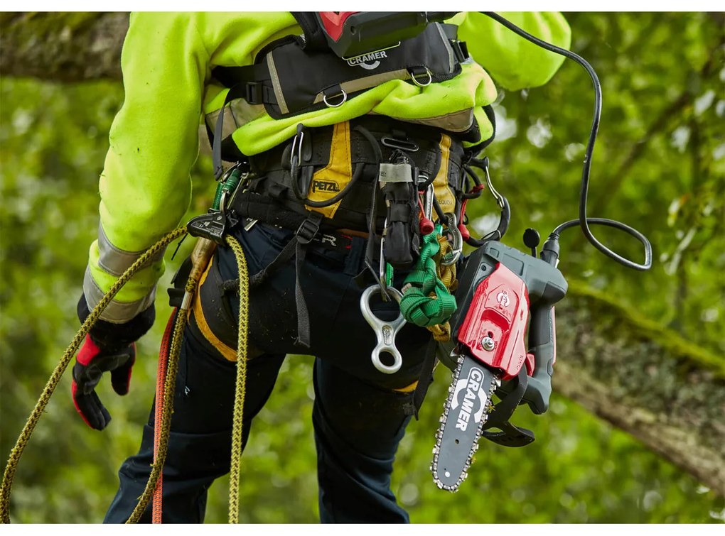 Akumulátorová řetězová pila CRAMER 82TCS15 (Dodáváno bez baterie a nabíječky)