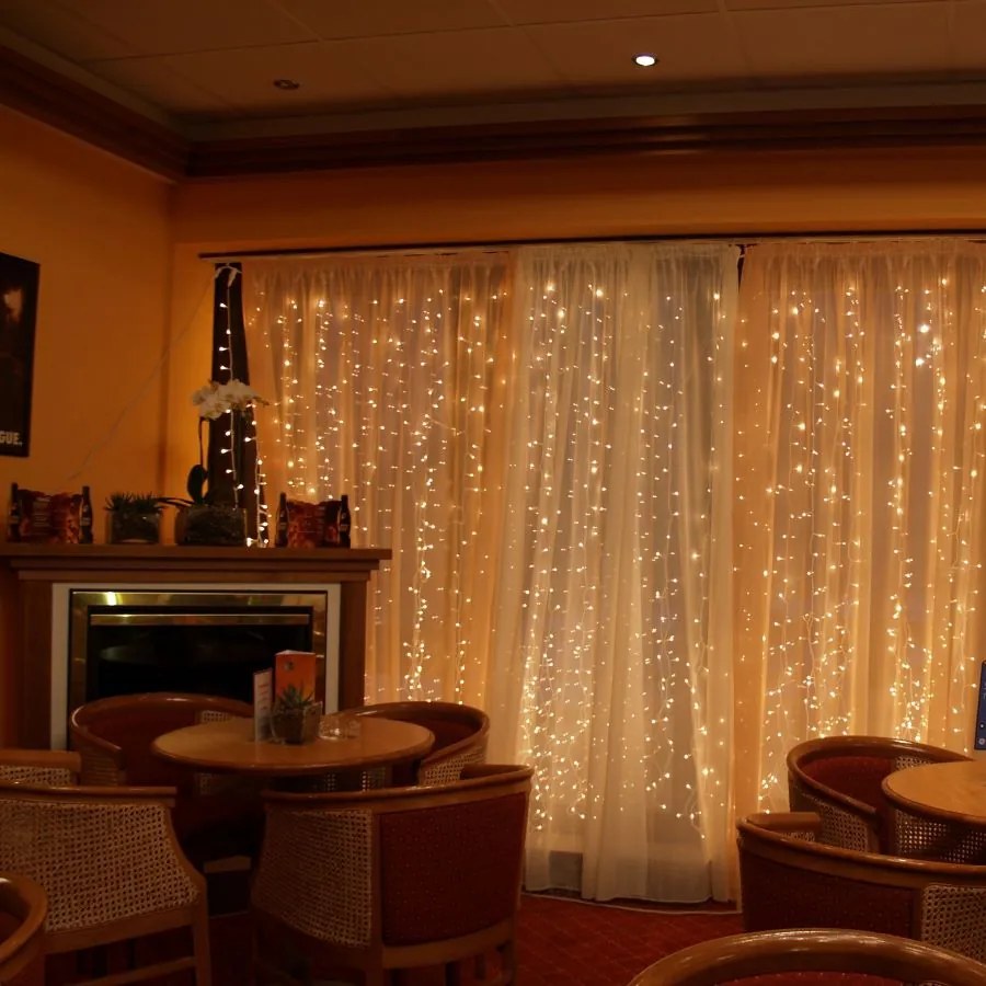 Easy Fix LED světelný závěs venkovní, 100 × 500 cm, teple bílá s ledovými FLASH, 500 diod, bílý kabel IP67, prodlužovací