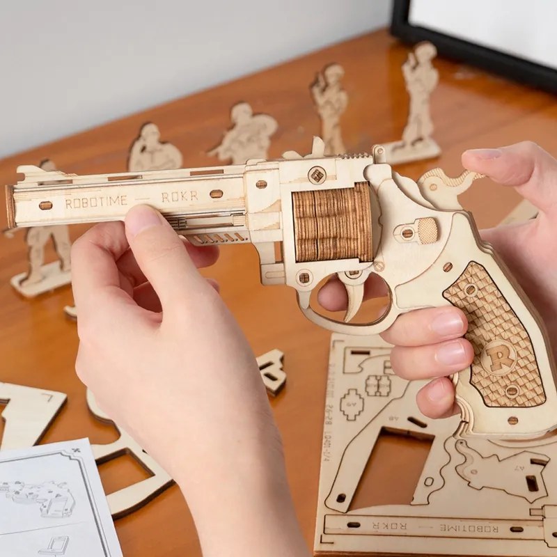 RoboTime 3D dřevěná mechanická skládačka Revolver Corsac