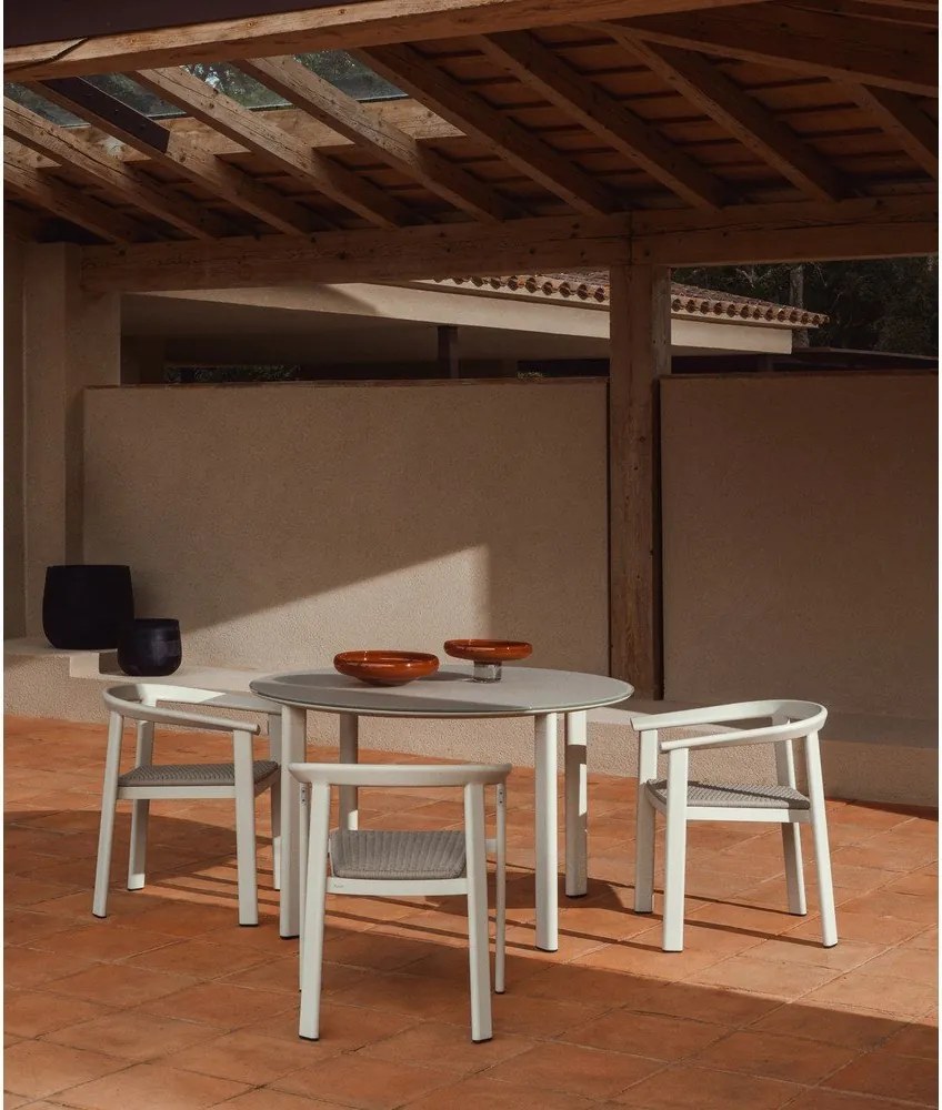 Kulatý zahradní jídelní stůl se skleněnou deskou ø 120 cm Erice – Kave Home