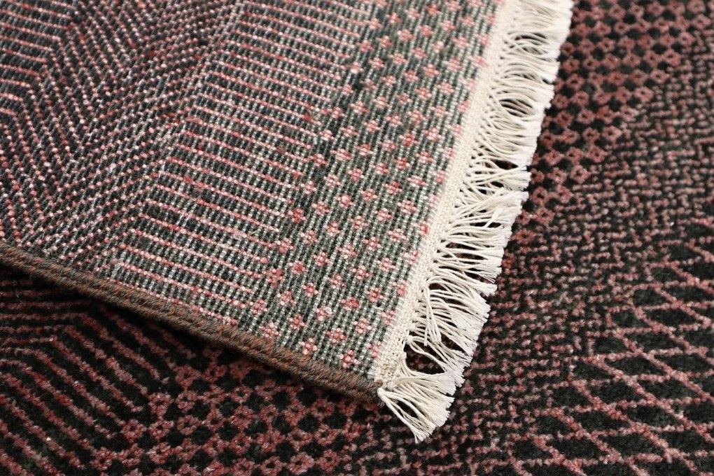 Diamond Carpets India, Ručně vázaný kusový koberec Diamond DC-MCN Black/rust, 140x200, červená, chodba / předsíň