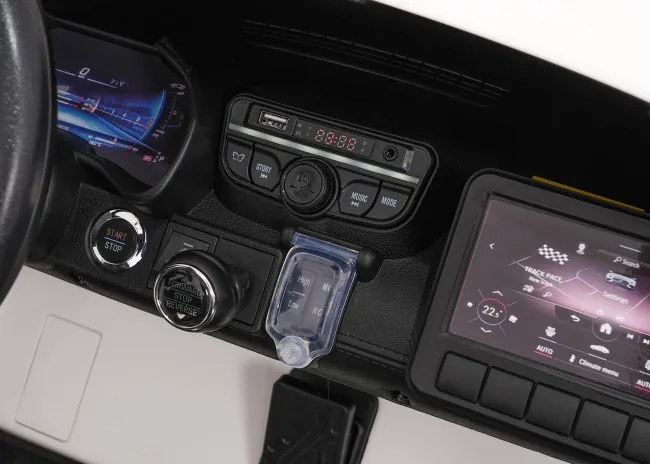 Elektrické autíčko Mercedes Benz GT63 AMG bílé