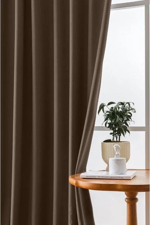 Hnědý zatemňovací závěs VELVET 140x270 cm Zavěšení: Řasící páska