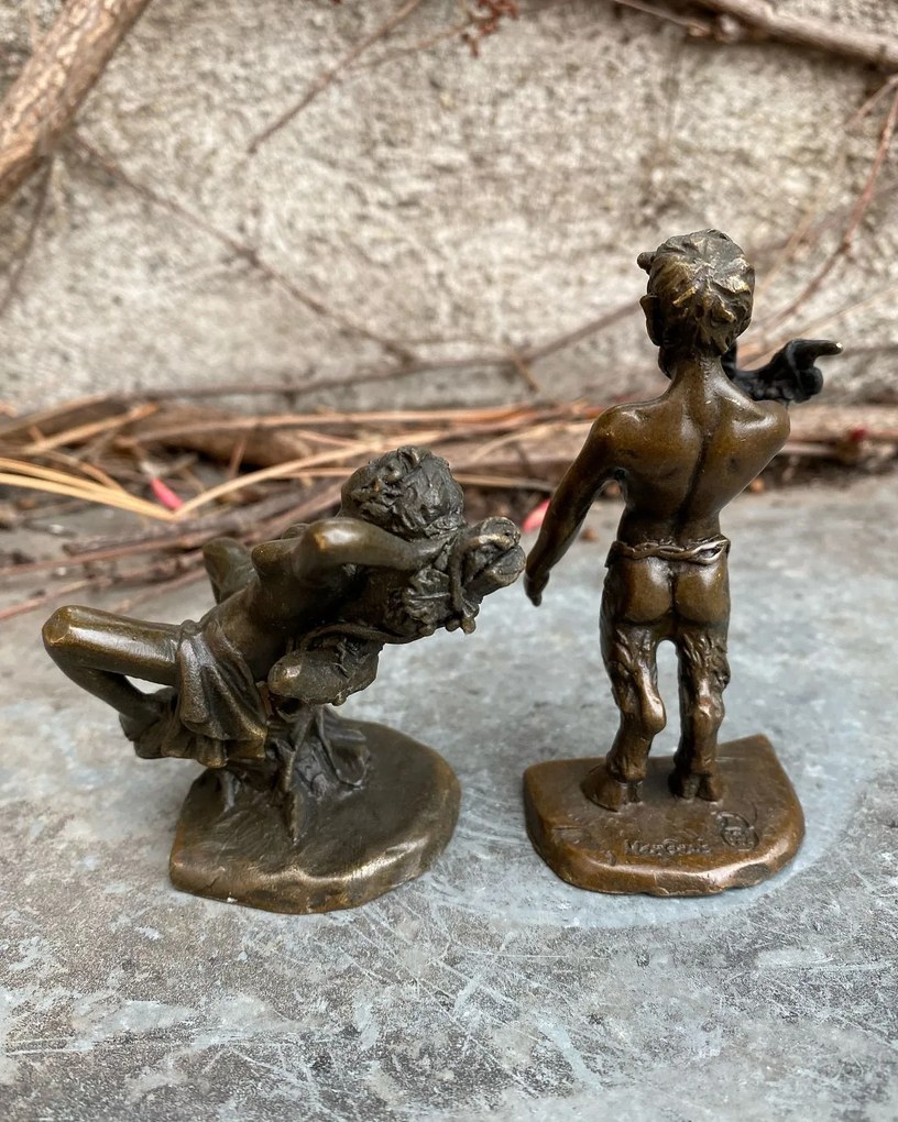Bronzová socha skupina - Nahá žena a satyr 3