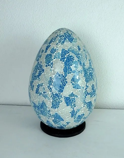 Stolná lampa ART EGG bielo-modrá, ručná práca