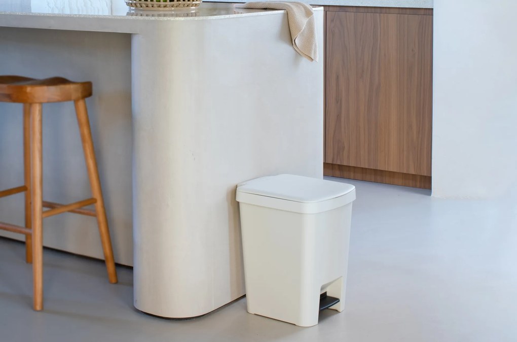 Brabantia Pedálový koš StepUp 25L světle šedý