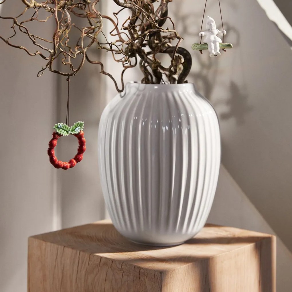 KÄHLER Porcelánová vánoční ozdoba Christmas Tales Wreath 7 cm, červená barva, porcelán