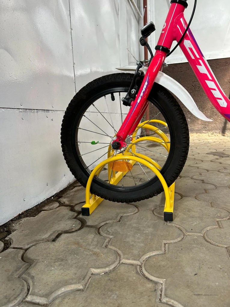 Stojan pro dětská kola obloukový oboustranný (KS-220) Počet stání: pro 6 kol, Povrchová úprava: prášková barva (žlutá)