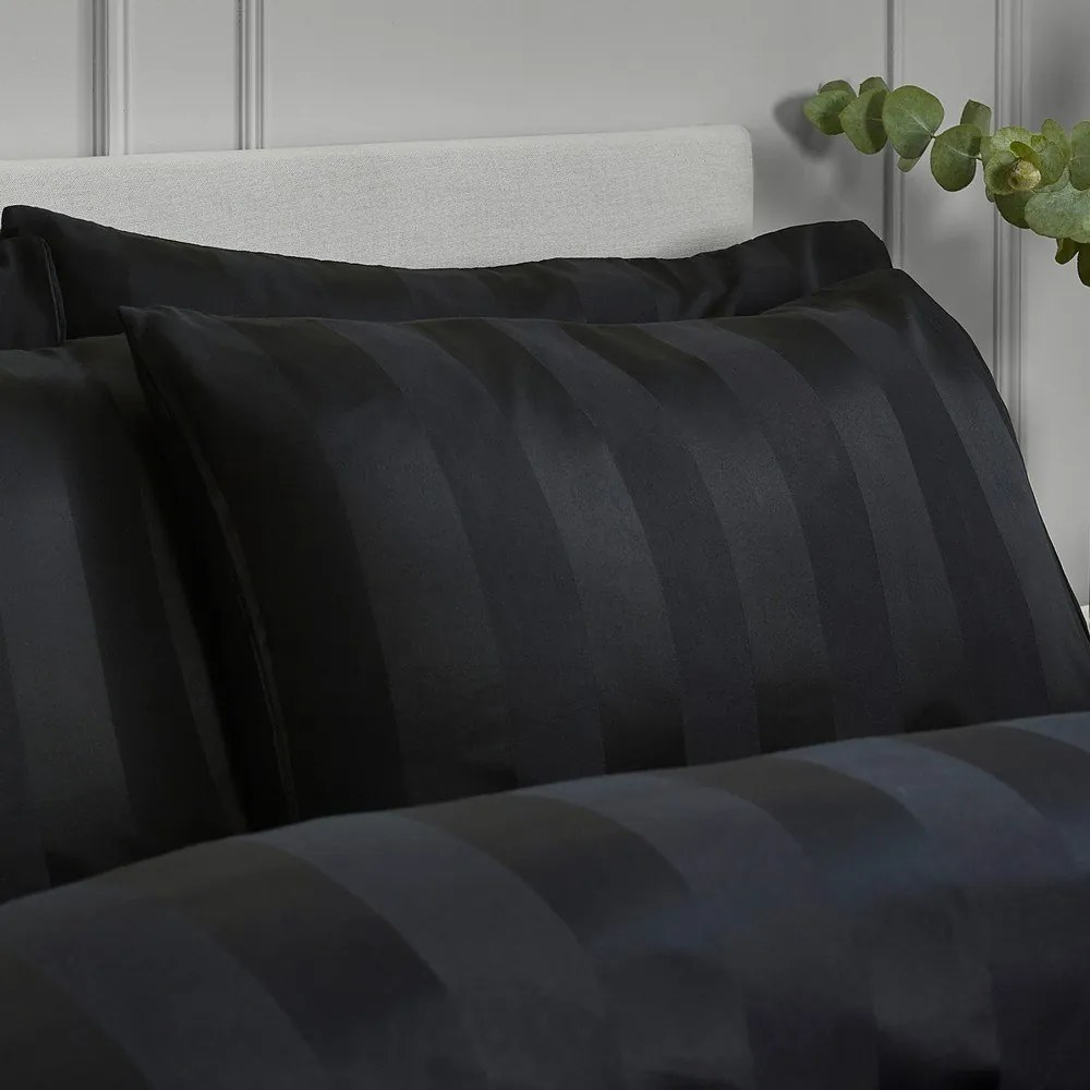 Černé saténové povlečení na dvoulůžko 220x230 cm So Soft Satin Stripe – Catherine Lansfield