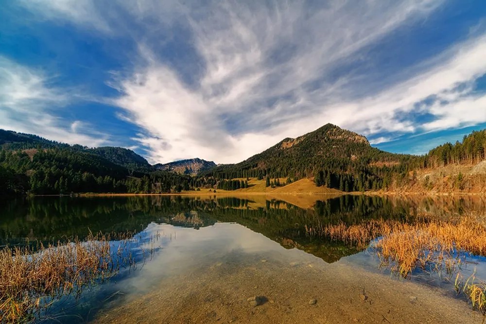 Samolepící fototapeta jezero pod kopci