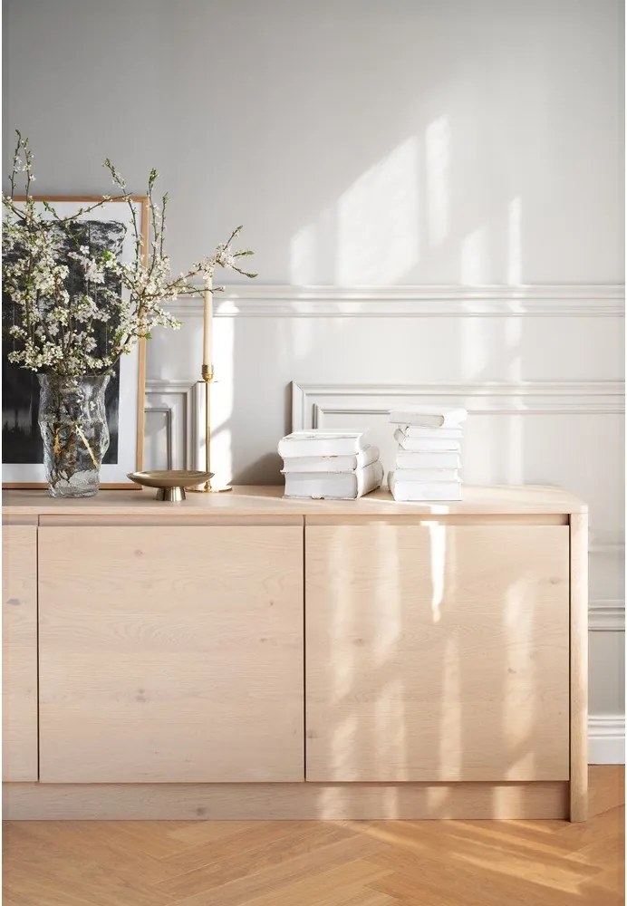 Komoda v dekoru dubu ve světle přírodní barvě 180x70x40 cm Melstone – Rowico