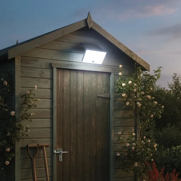LED Reflektor se senzorem a solárním panelem FUJI LED/8W/3,7V 2000 mAh IP44