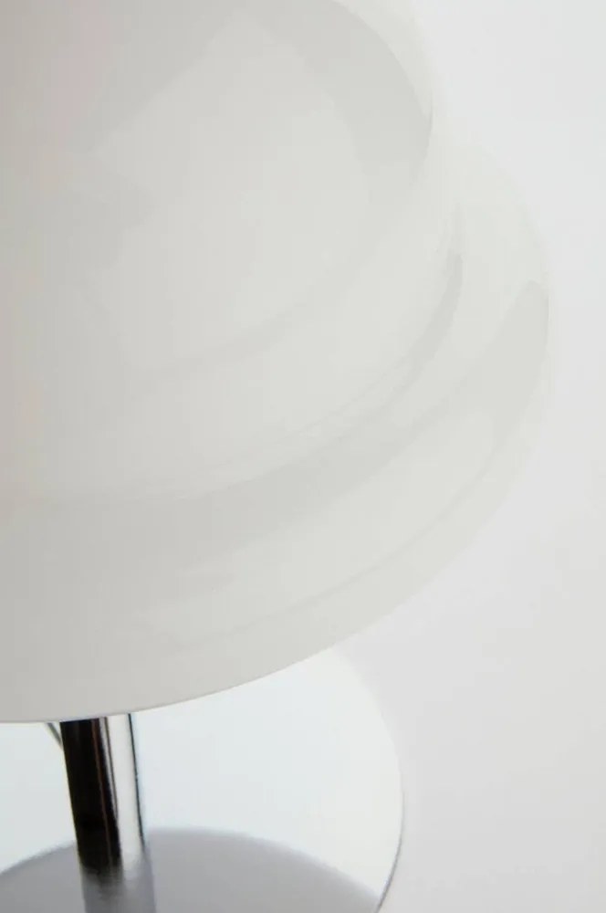 Bílá/v leskle stříbrné barvě stolní lampa z opálového skla (výška 26 cm) Bubba – Jotex