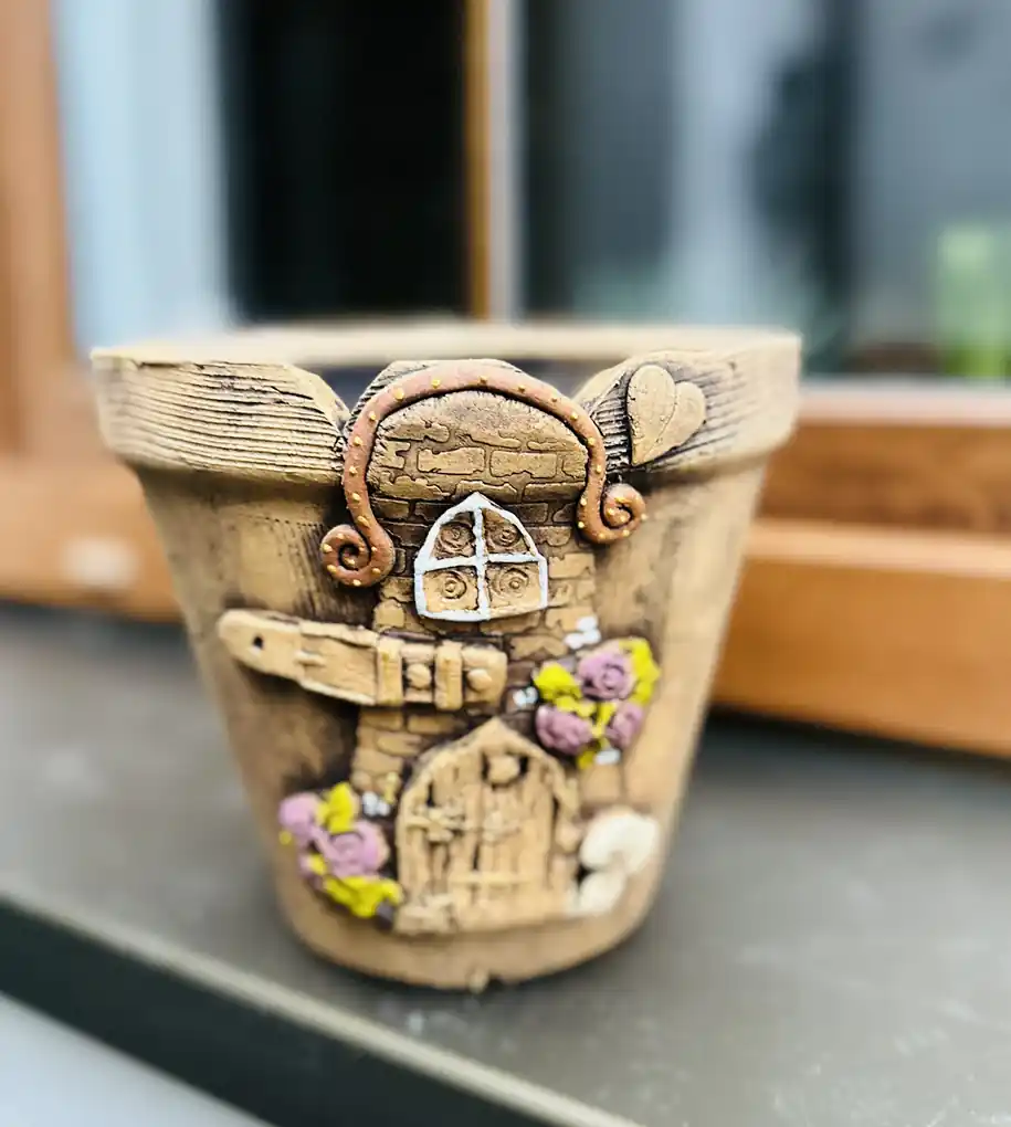 Keramika Javorník Květináč malý - jahody výška 15cm horní průměr 17cm hnědý  | BIANO