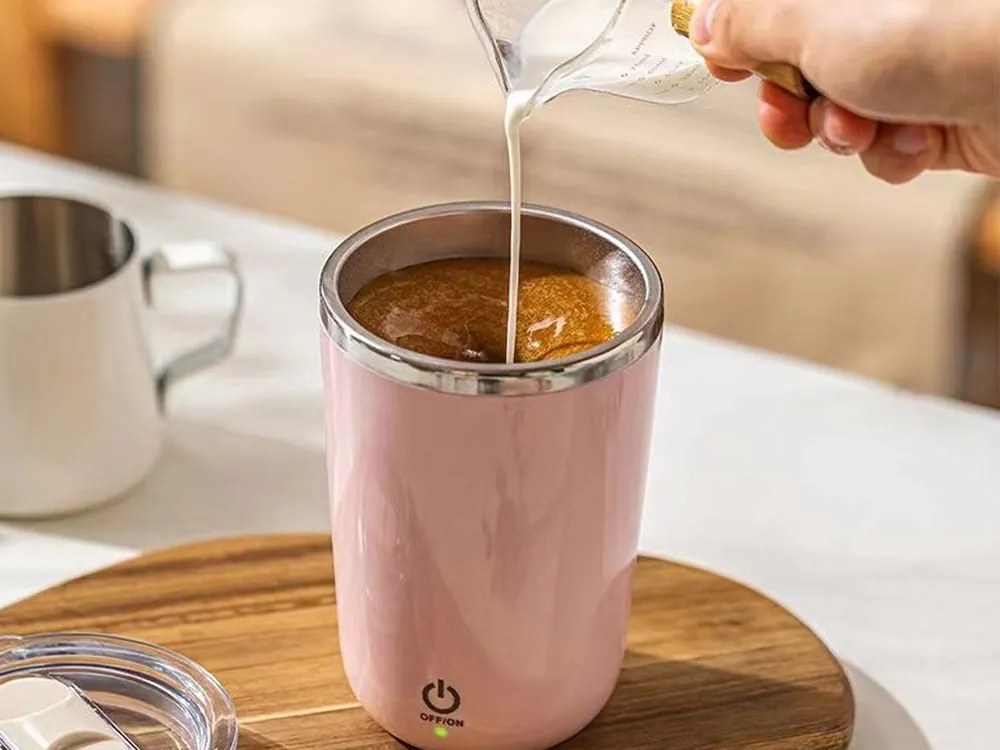Verk Group Samomíchací hrnek 350 ml, ocelový termos na studené i horké nápoje, s usb kabelem