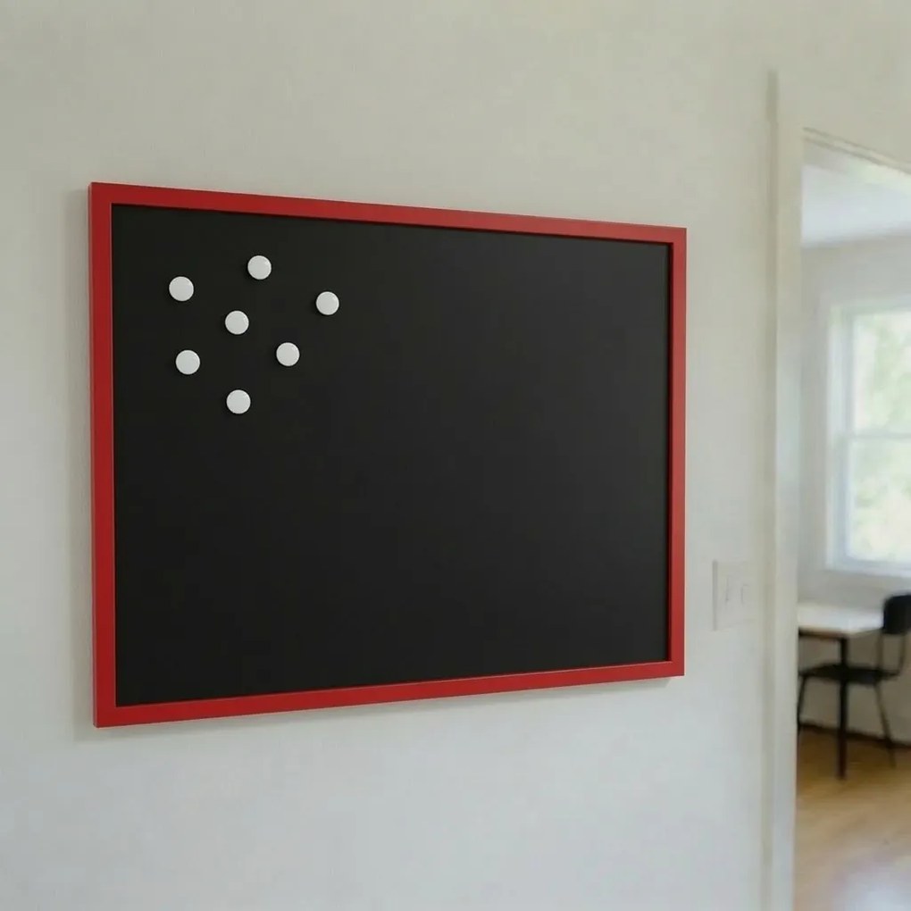 Toptabule.sk Černá magnetická tabule v červeném dřevěném rámu COLOR 90x60 cm
