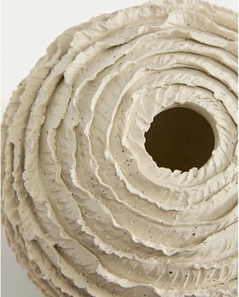 Krémová keramická ručně vyrobená váza (výška 15,5 cm) Evania – Kave Home