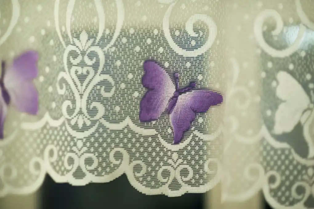 BytoTex Hotová oblouková záclona Motýl fialová 300x120 cm | BIANO