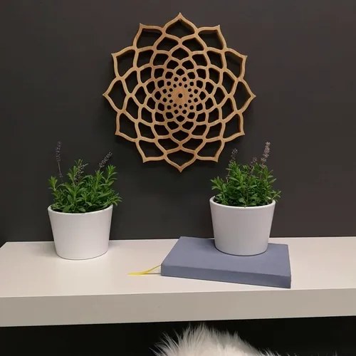 AMADEA Dřevěná mandala na zavěšení, masivní dřevo, průměr 30 cm, tl. 20 mm