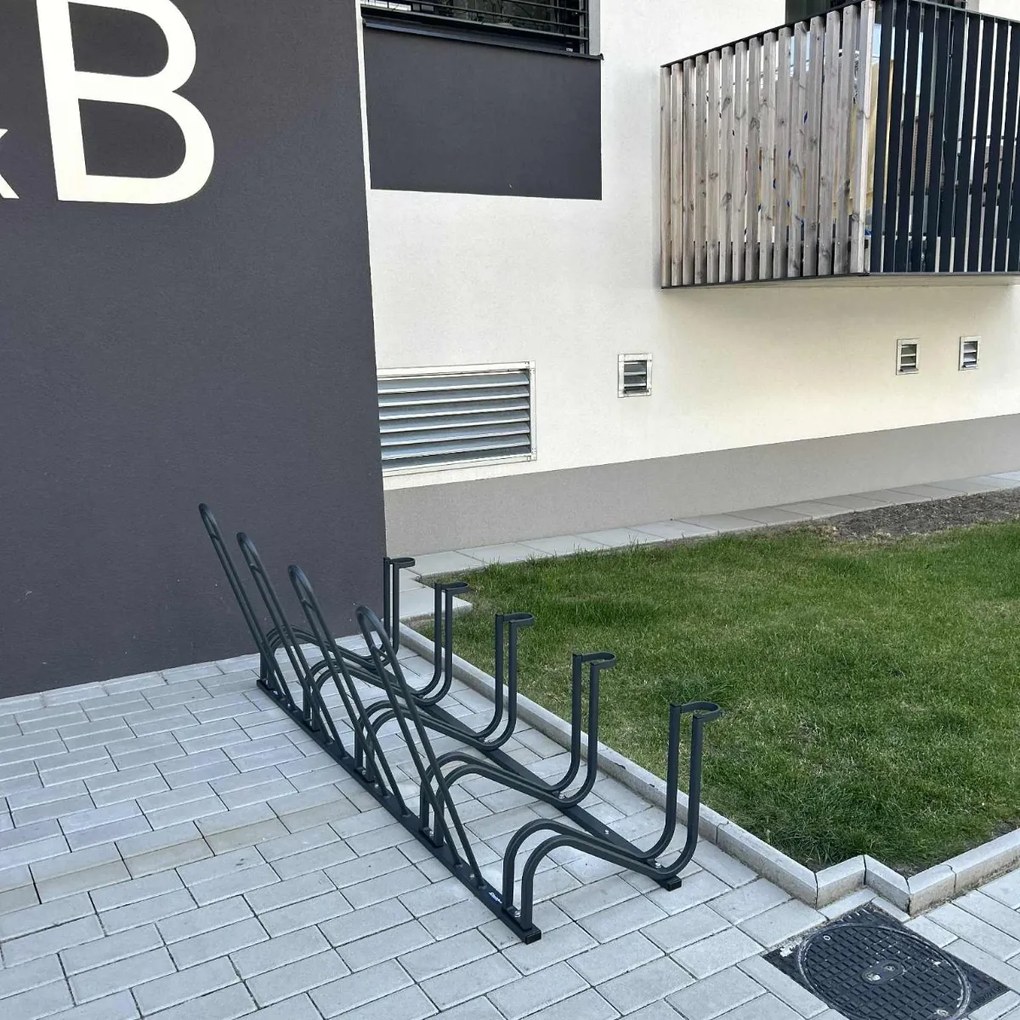 Stojan na kolo s rámem k uzamčení KACERLE KS-370 Barva: Žárový zinek, Počet kol: pro 4 kola, Osová vzdálenost mezi držáky: 50 cm