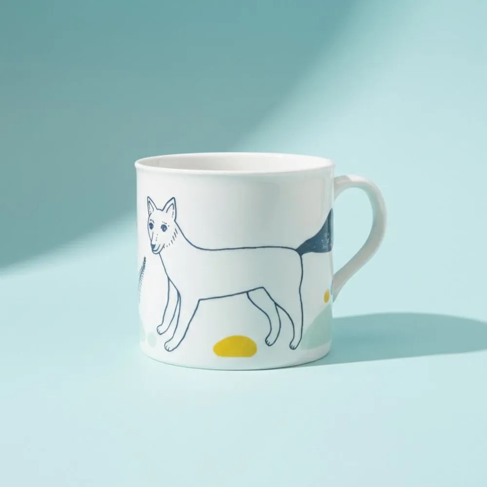 Porcelánový hrnek Liška na výzvědách, 250 ml – s autorským motivem lišky, český design