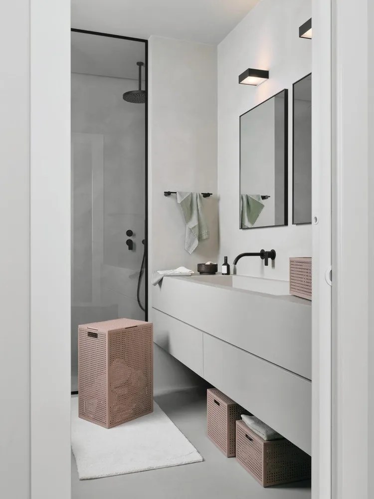 Starorůžový úložný box s víkem z recyklovaného plastu 28x28x28 cm Kaya Cube – Curver